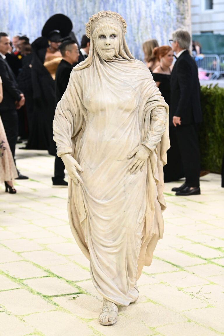 Here's how Heidi Klum's statue Met Gala dress actually worked