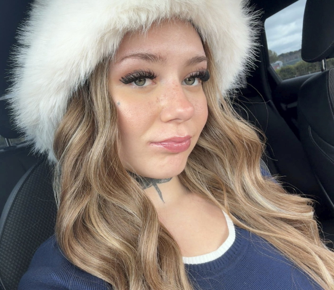 Manchester woman, 22, warns against vaping after terminal cancer gives ...