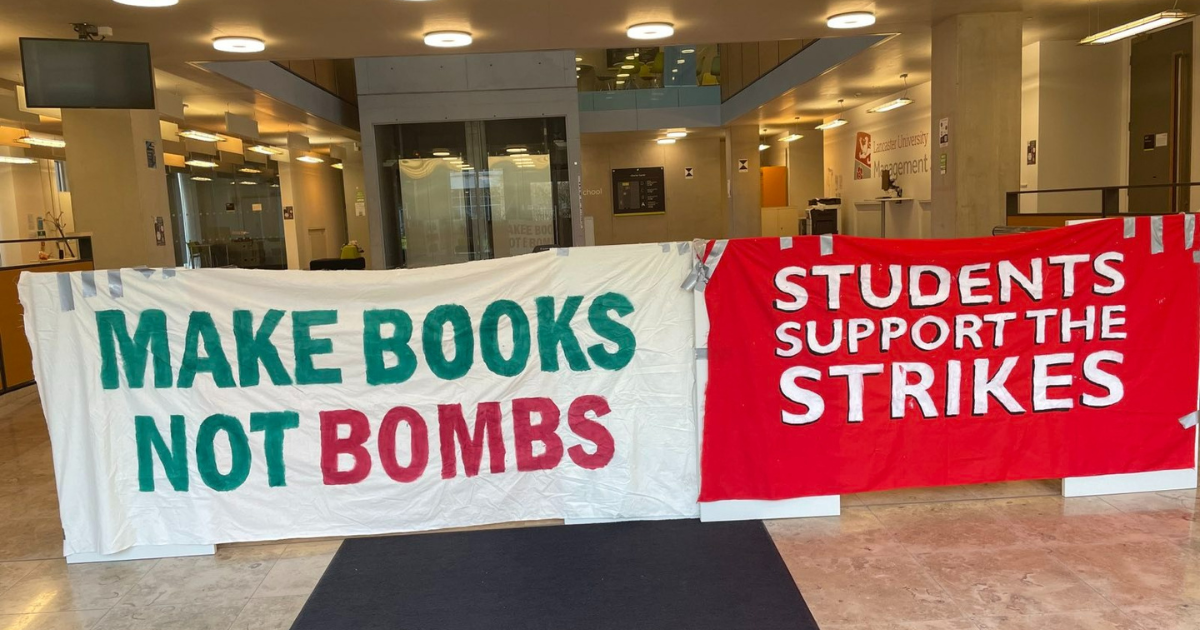 BREAKING: Lancaster students barricade Charles Carter in support of UCU ...