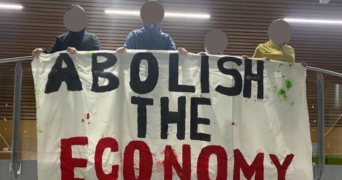 Warwick students are occupying The Oculus in protest of the Warwick ...