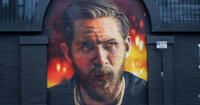 Peaky Blinders mural unveiled in Birmingham as people travel from ...
