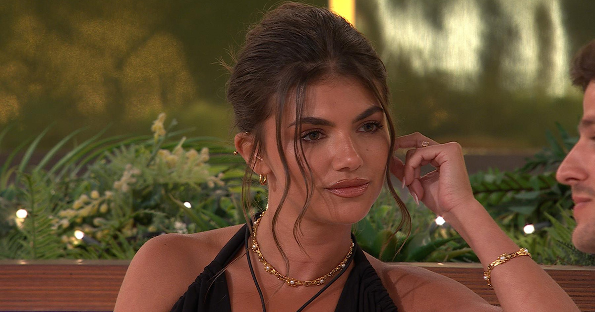 The mega spenny necklace Samie wears on Love Island All Stars