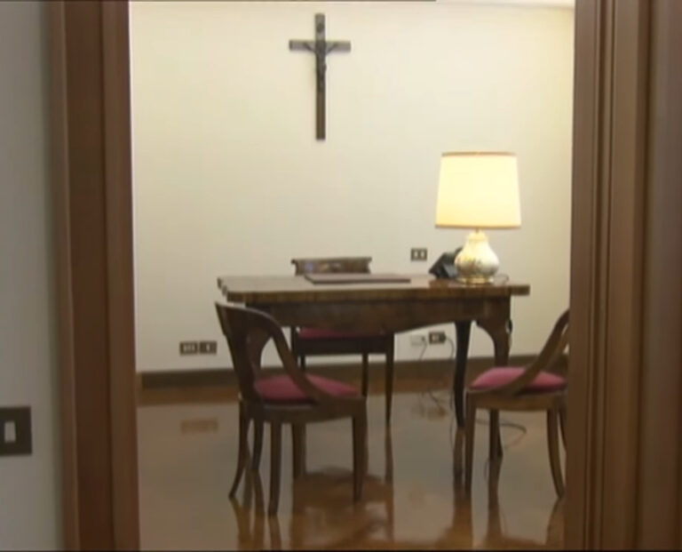 A look inside Pope Francis' bedroom and his life of humility