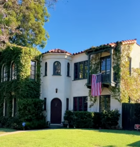 How wildly different the real life Modern Family houses actually are