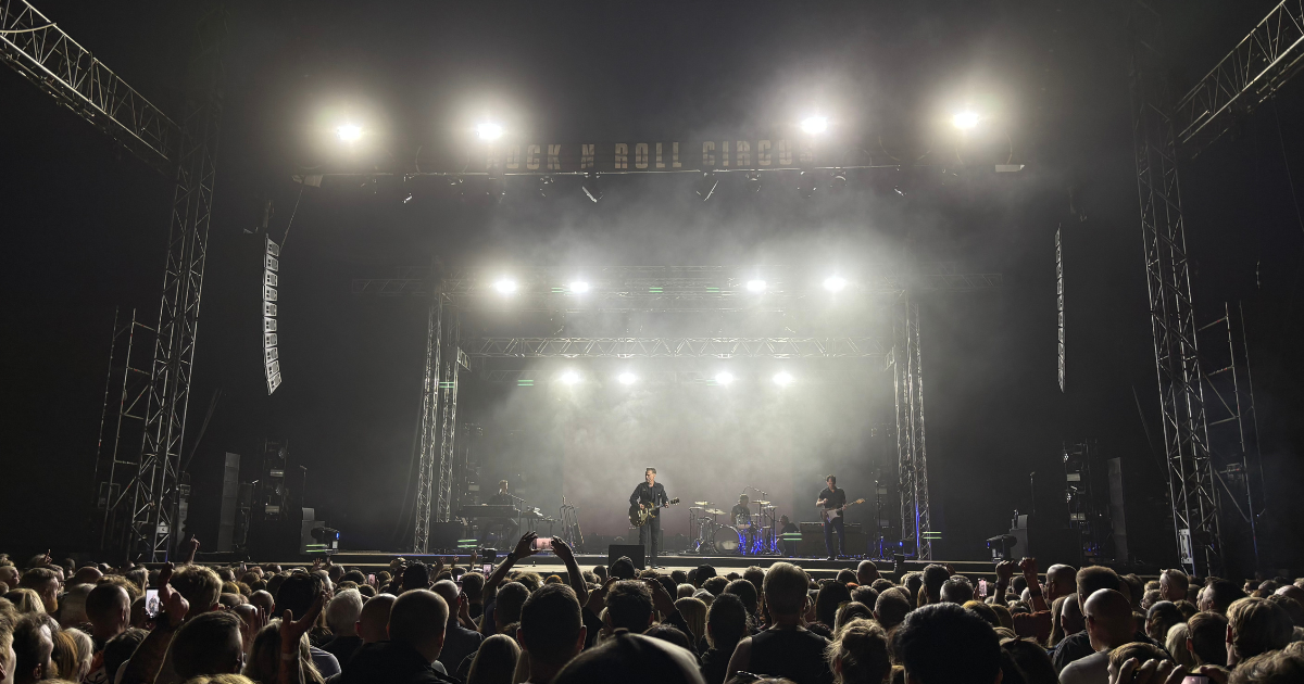 Bryan Adams delivers unforgettable Don Valley Bowl show with classic ...