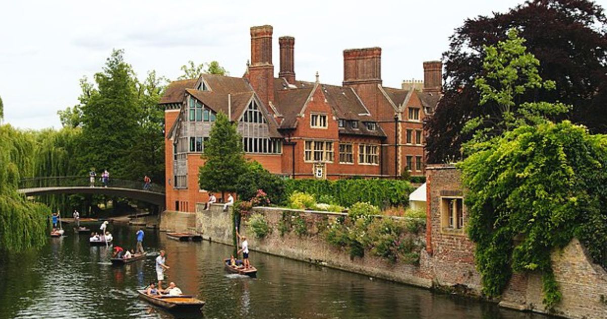 Cambridge college set to target 'elite' private schools for its recruitment