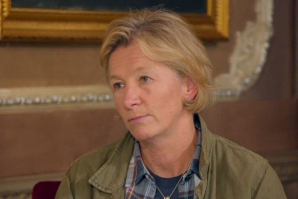 Watch Amanda's reaction as she finds out Rachel is a Traitor